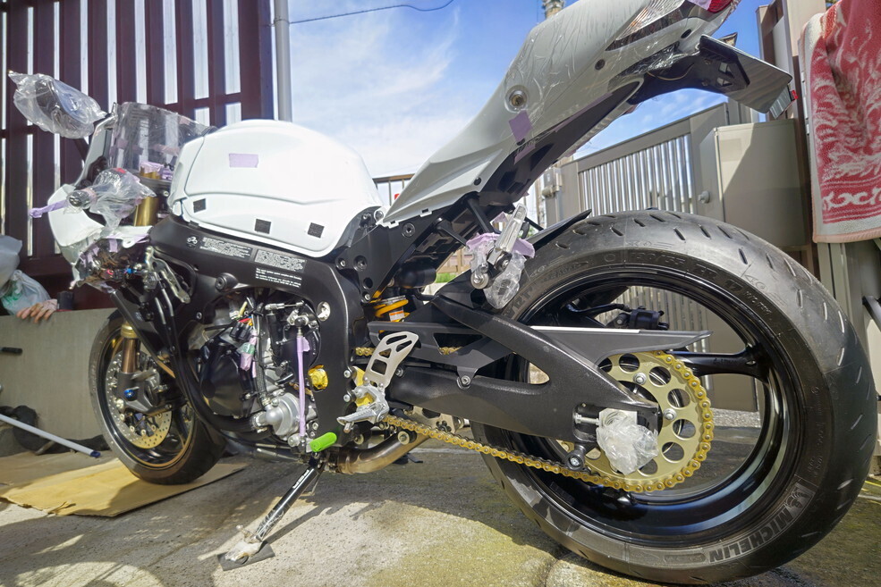 SUZUKI GSX-R1000 K9 エキマニブラケットとボルトの錆落とし: グリーゼ581h