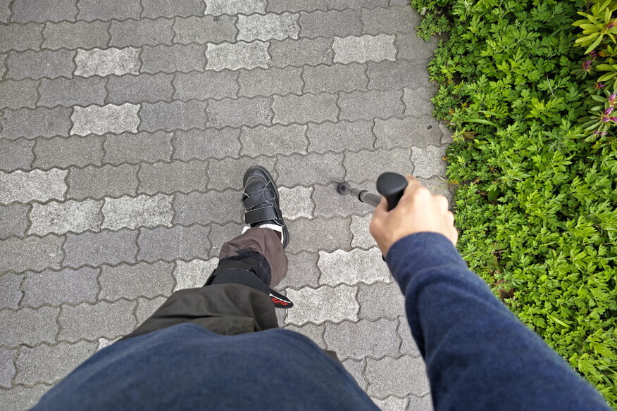 杖歩行リハ 術後6ヵ月半 左股関節と大腿骨の痛み: グリーゼ581h